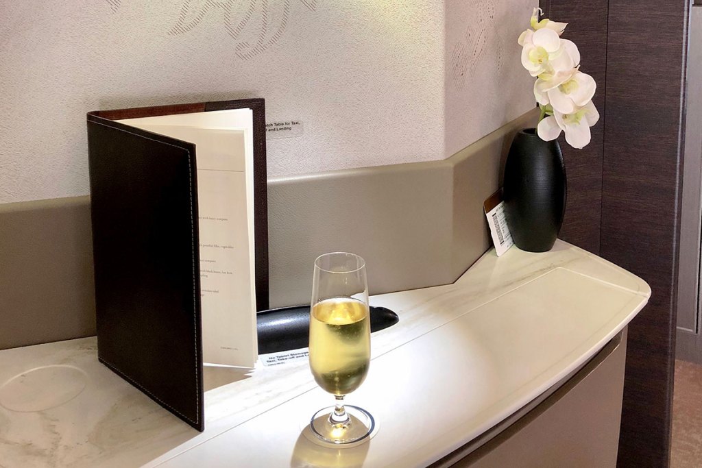 Singapore Airlines brings back printed menus in First and Business ...