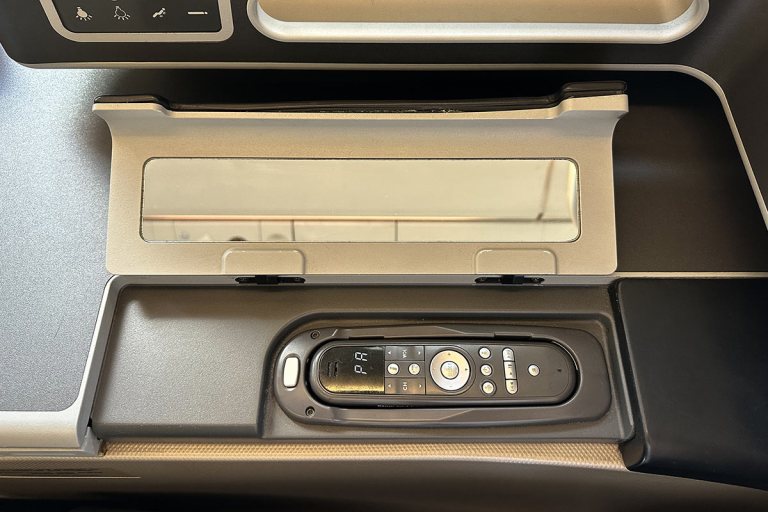 Review: Qantas A330 Business Class - Mainly Miles