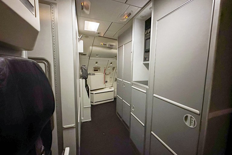 Review: Qantas A330 Business Class - Mainly Miles