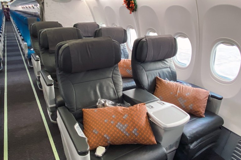 Review: Singapore Airlines 737-800 Business Class - Mainly Miles