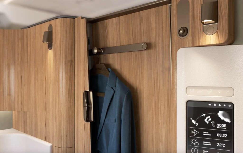 Qantas reveals brand new Airbus A350 First and Business Class seats ...