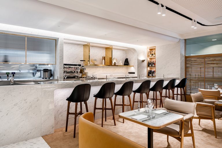 Qantas extends Singapore First and Business Lounge opening hours ...