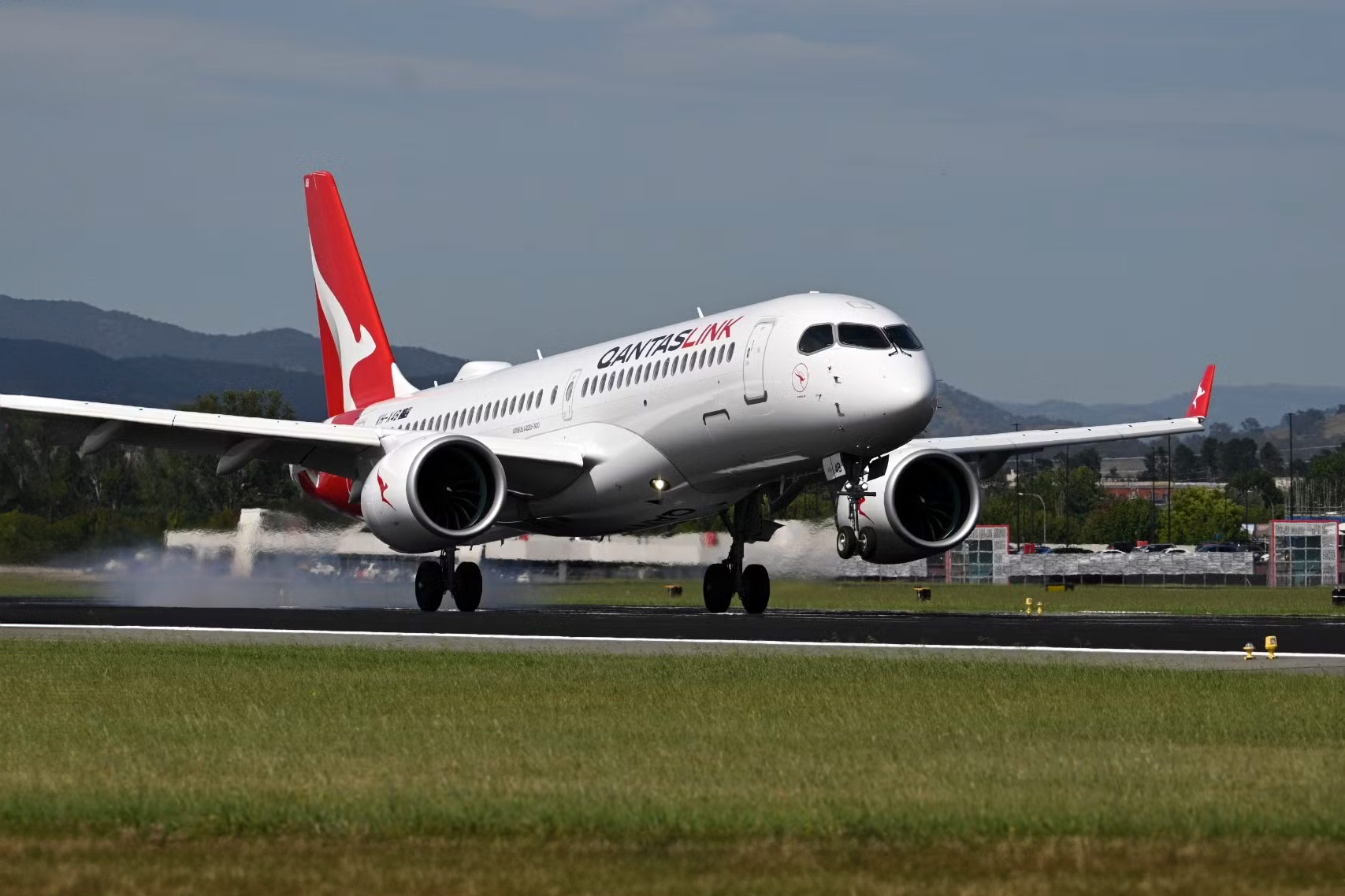 Qantas delays Airbus A220 launch on Singapore - Darwin route - Mainly Miles