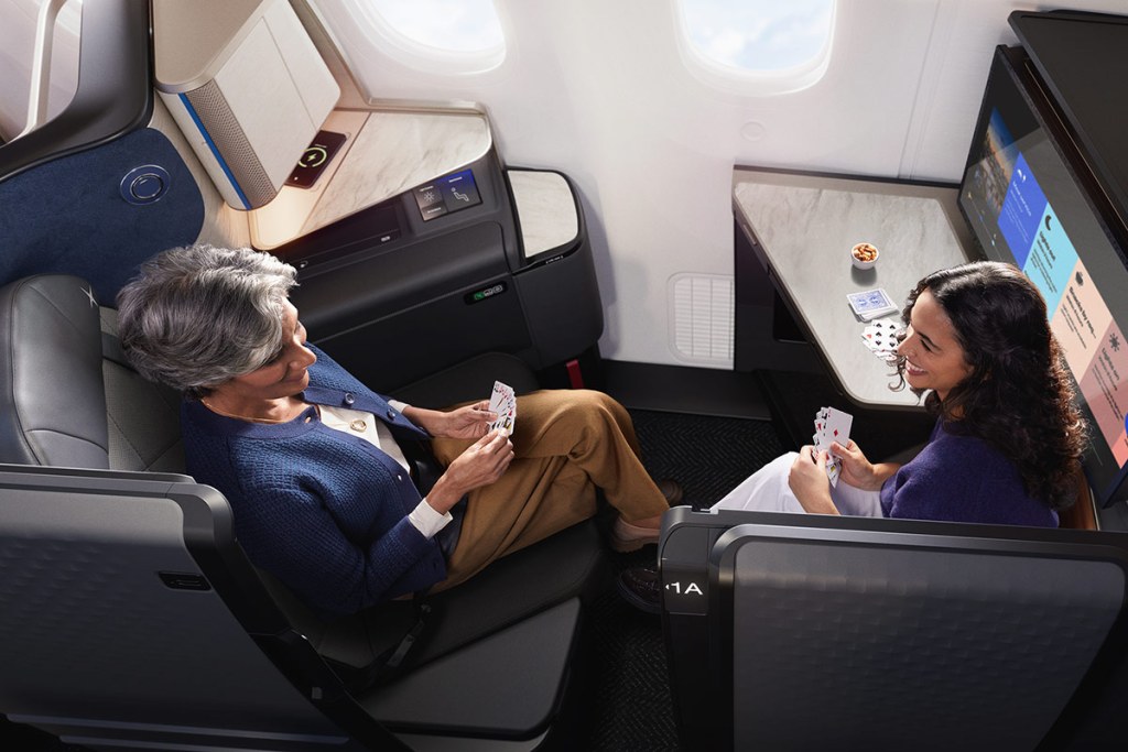 United debuts 'Polaris 2.0' Business Class on Singapore - San Francisco ...