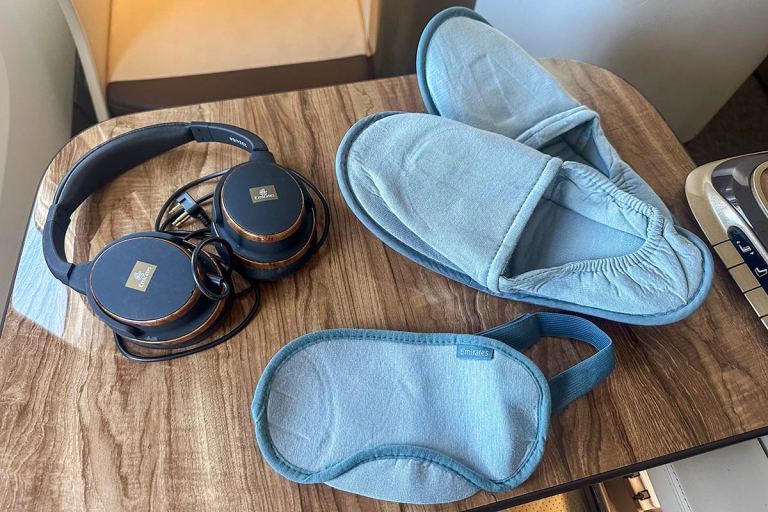 Review: Emirates' new Boeing 777 Business Class - no more middle seat ...