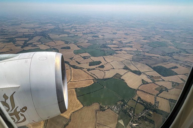 Review: Emirates' new Boeing 777 Business Class - no more middle seat ...