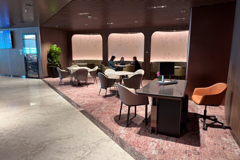 Singapore Airlines reveals all-new First Class SilverKris Lounge at ...
