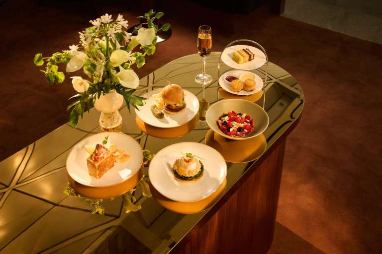 Cathay Pacific's 'The Wing' First Class lounge reopens in Hong Kong ...